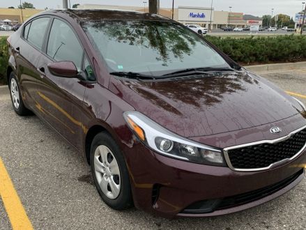 Excellent condition Maroon 2018 Kia Forte in East Detroit, Michigan
